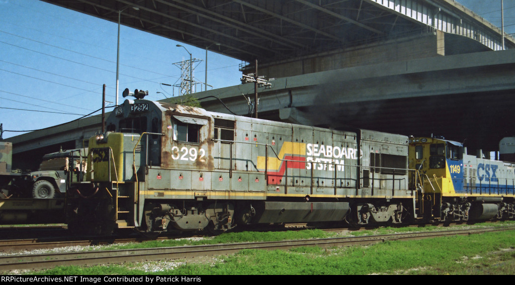 CSX 3292 X-SBD 2763 XX-L&N 2763 U23B and CSX 1149 X-L&N Family Lines 5039 MP15DC switching the ...